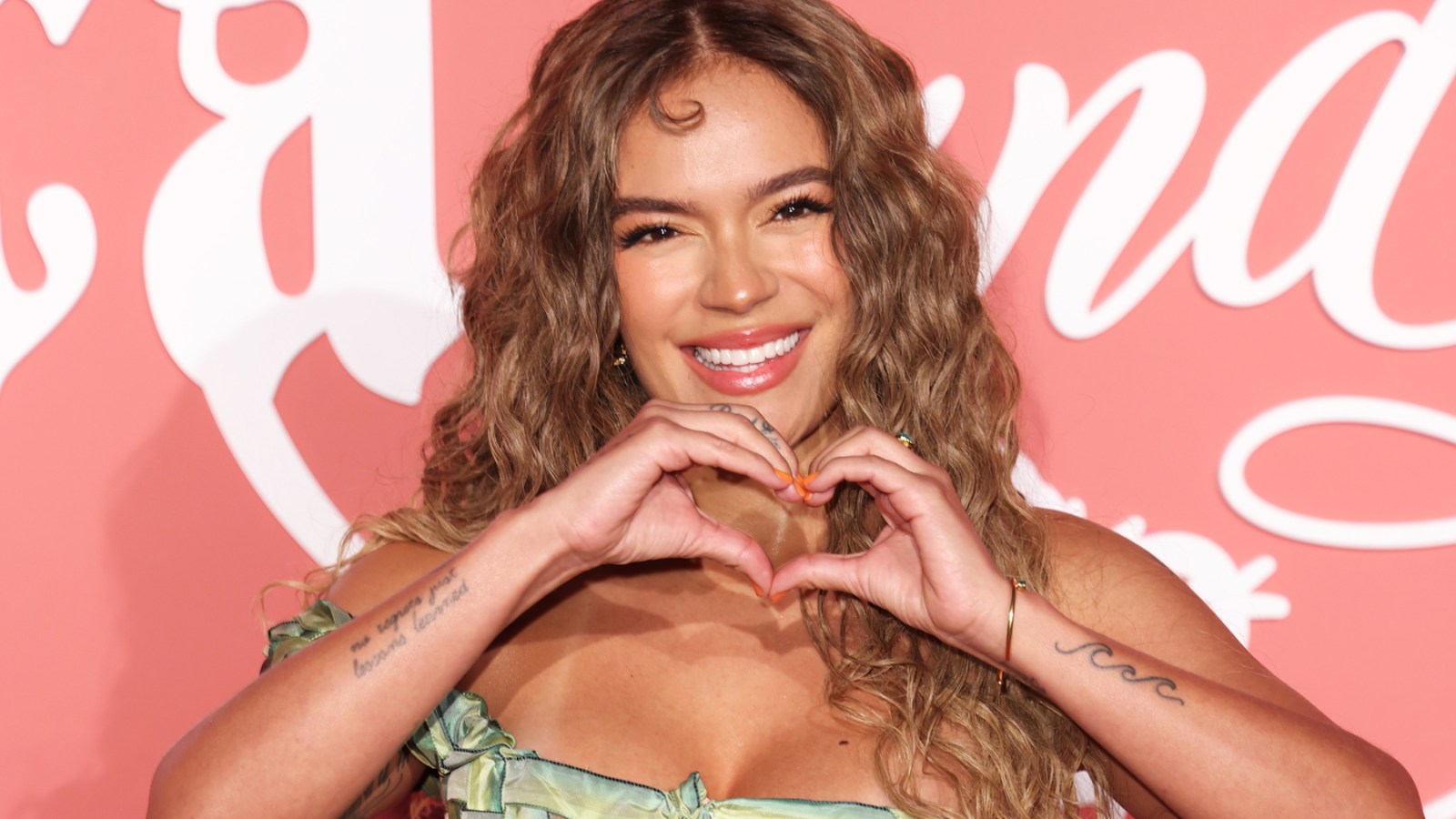 CostaFM - Karol G Anuncia El Nuevo álbum 'Tropicoqueta'